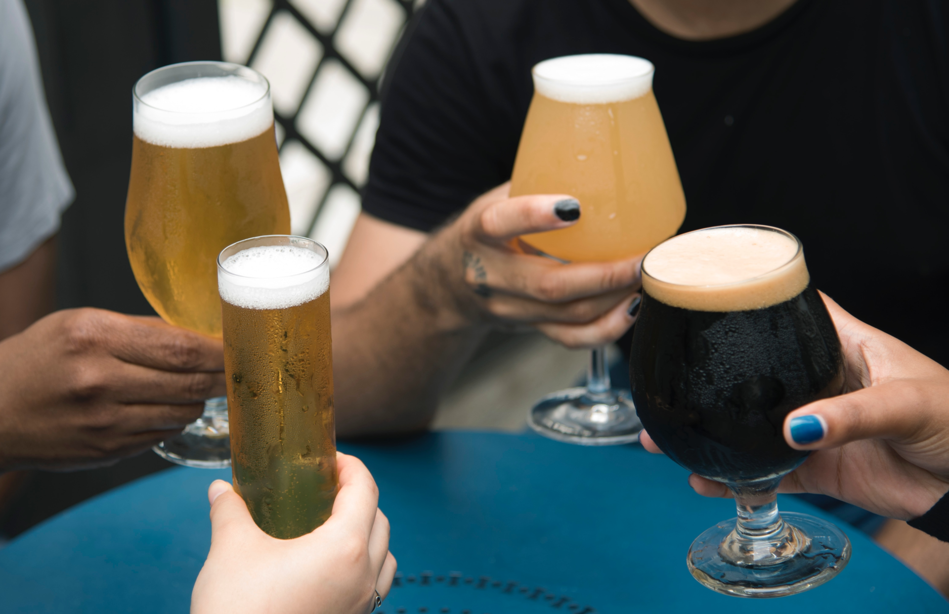 London Historic Pub Tour in the Old Docks | Eating Europe