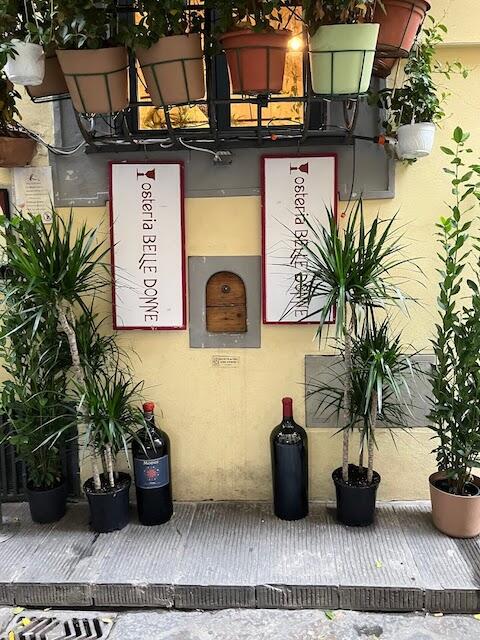 A Guide To Wine Windows in Florence | Eating Europe