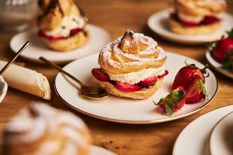 An Essential Guide to Pastries and Desserts in Naples | Eating Europe