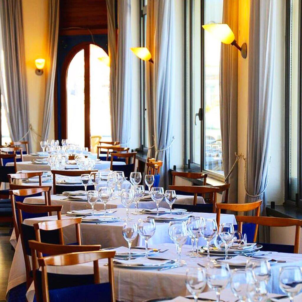 Navigating Waterfront Restaurants in Naples | Eating Europe