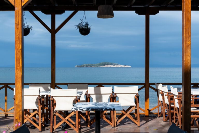 Navigating Waterfront Restaurants in Naples | Eating Europe