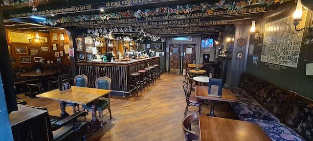 Best Pubs in Edinburgh | Eating Europe