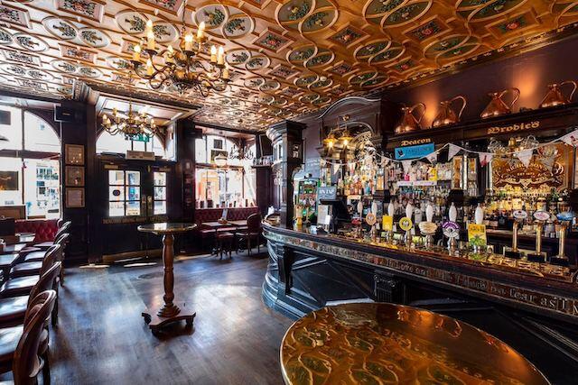 Best Pubs in Edinburgh | Eating Europe