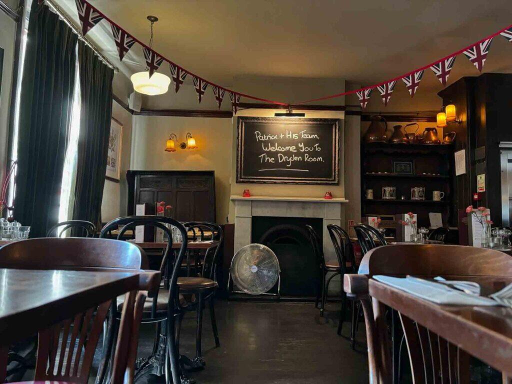London Pub Crawl: Best Routes & Tips | Eating Europe